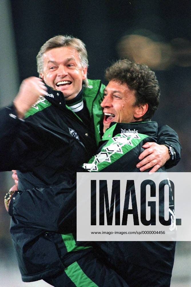 Coach Hannes Bongartz und Co-Trainer Dirk Heyne jubeln Fußball 1. BL ...