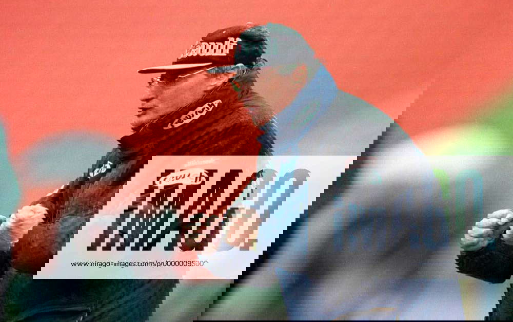 Trainer Maslo feuert seine Spieler an Fußball 1. BL Herren FC St. Pauli ...