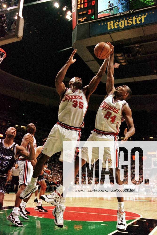 Das Clippers-Doppel Loy Vaught (35) und Terry Dehere holt sich den ...