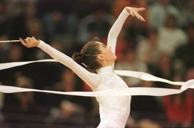 Elena Vitrichenko bei ihrer Übung mit dem Ball Rhythmische ...