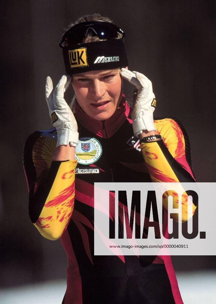 Gunda Niemann-Stirnemann massiert sich die Schläfen Eisschnellauf Damen ...