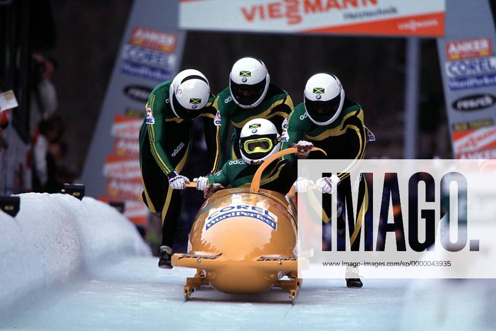 Bob Jamaika 1 mit Pilot Dudley Stokes, Wayne Thomas, Winston Watts und ...