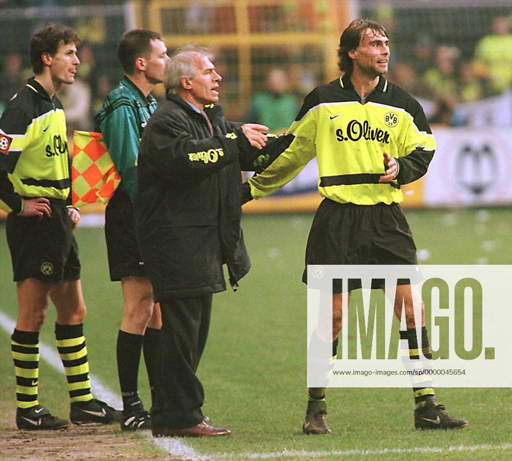 Coach Nevio Scala schickt Harry Decheiver zurück auf den Platz, li ...