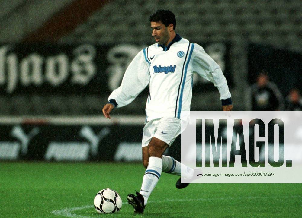 Raffaele Sergio mit Ball Fußball Herren Saison 1997 1998: Testspiel ...