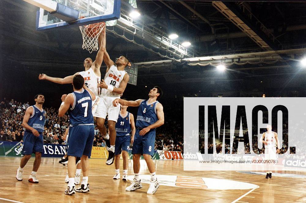 Doppelt hält besser: Steven Arigbabu (10) und Hansi Gnad drücken den ...