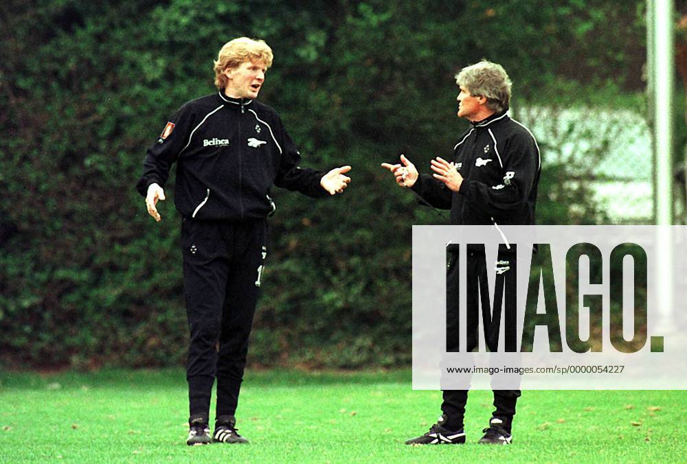 Der neue Coach Friedel Rausch im Gespräch mit Stefan Effenberg beim ...