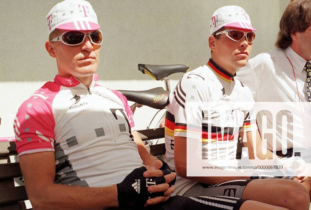 Dirk Baldinger (li.) und Jan Ullrich (beide Deutschland) vom Team ...