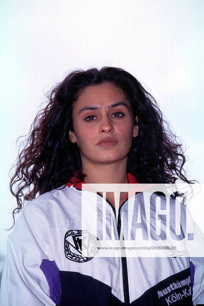 Die Boxerin Fikriye Selen (Türkei Deutschland) Boxen Damen Frauenboxen ...