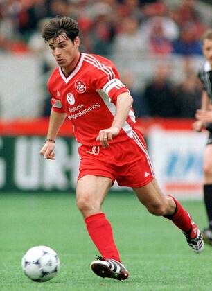 Der Lauterer Ciriaco Sforza mit Ball Fußball 1. BL Herren Saison 1998 1999: 1. FC Kaiserslautern