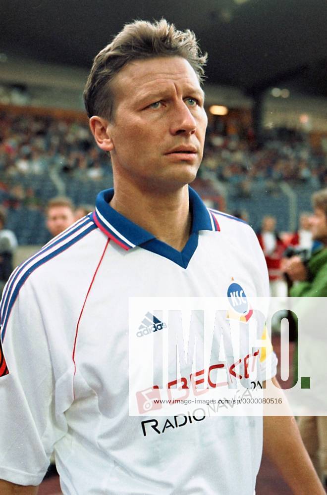 Der Karlsruher Guido Buchwald nachdenklich Fußball 2. BL Herren Saison 1998 1999: KSC, Karlsruher