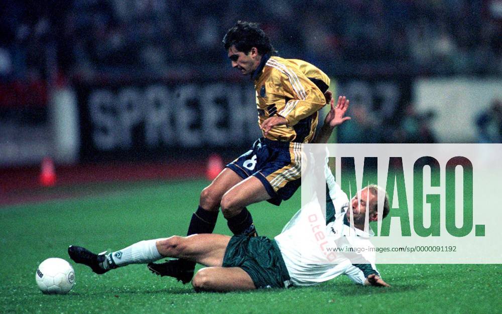 Dieter Eilts fährt Frederic Brando in die Parade Fußball EC 3 Herren ...