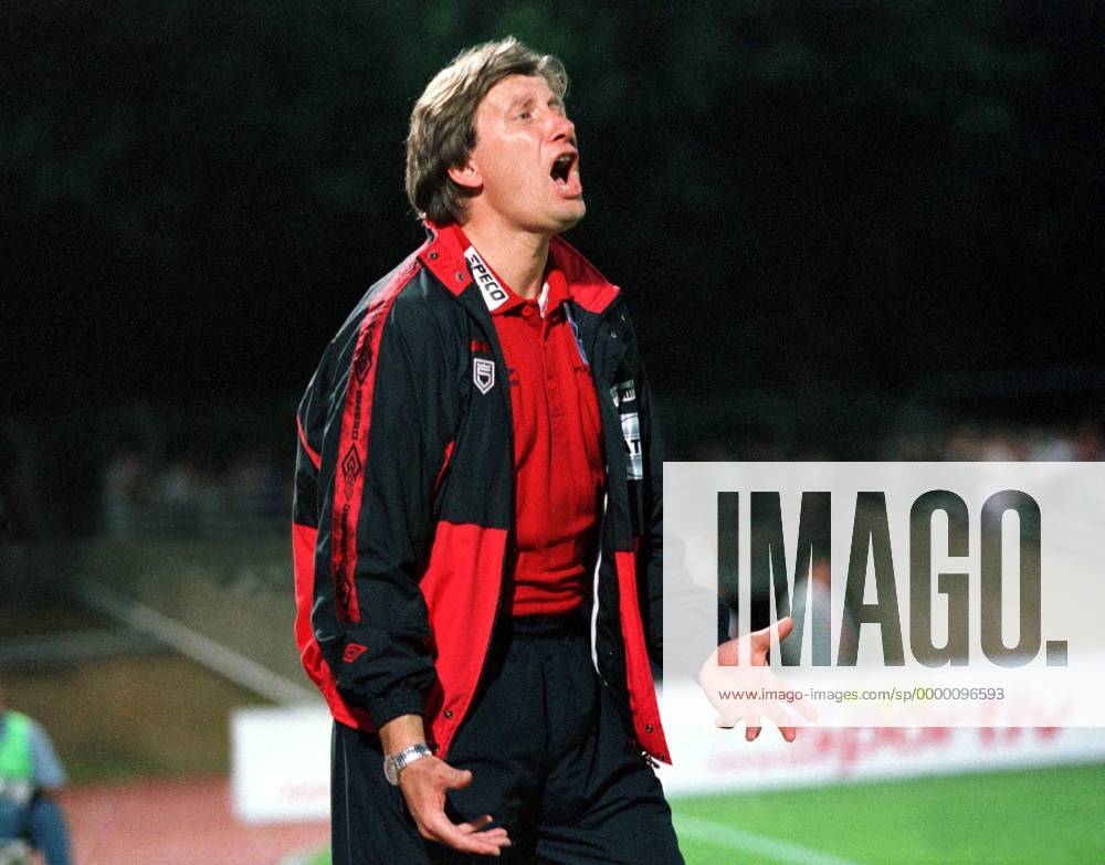 Ingo Peter, Siegens Coach, erzürnt ob der Leistung seiner Mannen ...