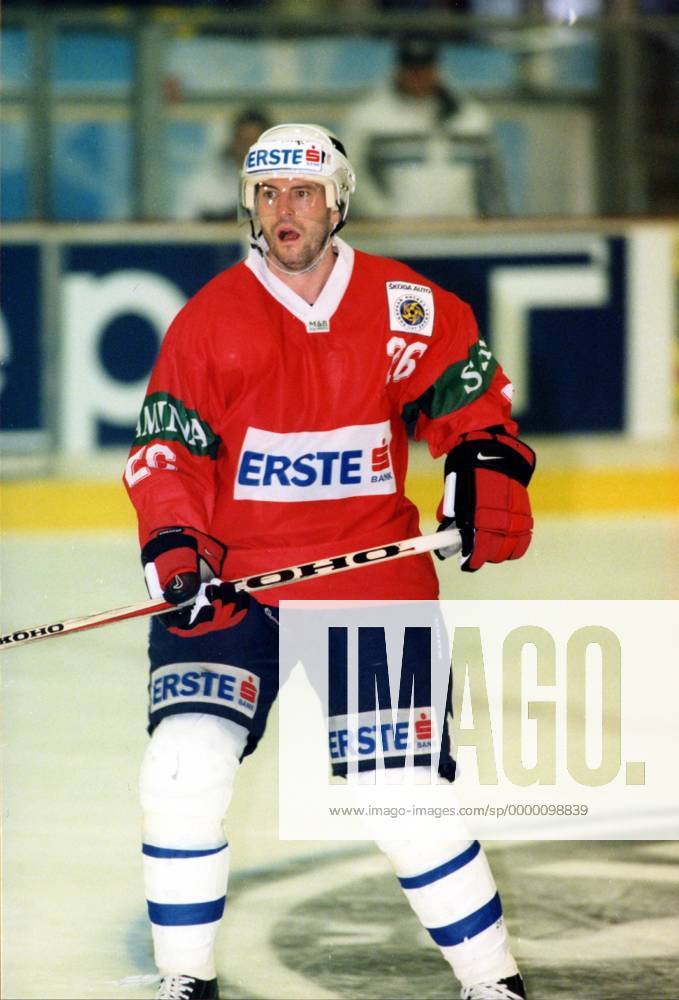 Dominic Lavoie (Feldkirch) auf dem Eis Eishockey Herren Europaliga 1998 ...