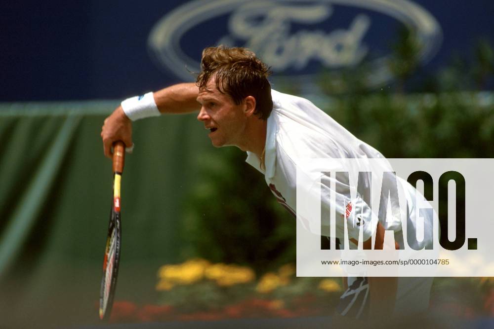 Stefan Edberg (Schweden) beim Aufschlag Tennis Herren Australian Open ...