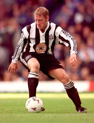 David Batty am Ball Fußball Herren English Premier League 1996 1997, 1 ...