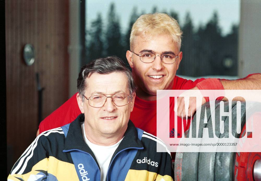 Oliver Caruso an seinem Sportgerät, mit Trainer Rolf Feser Gewichtheben ...