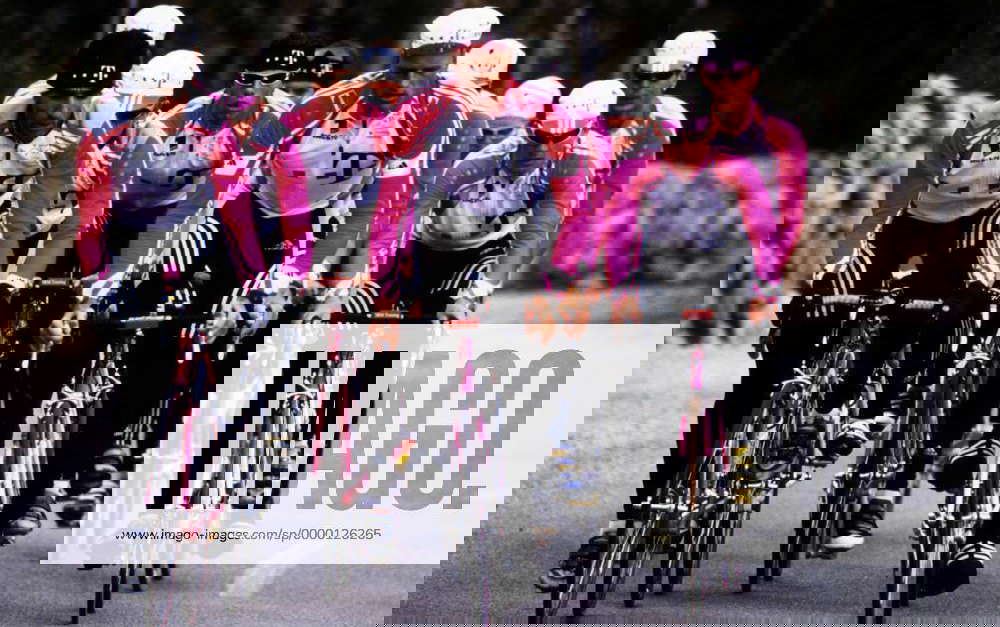 Das Team Deutsche Telekom auf der Strecke Radsport Herren Saison 1999 ...