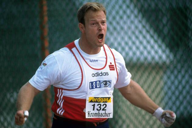 Karsten Kobs (LG Dortmund) schreit die Anstrengung heraus ...