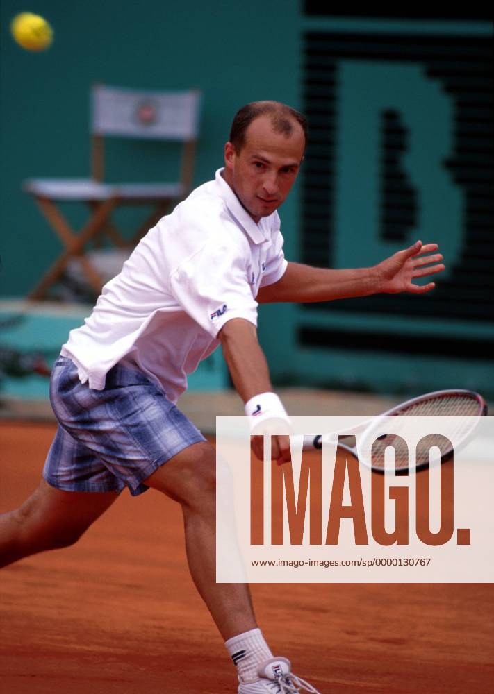 Andrei Medvedev (Ukraine) schlägt eine Rückhand Tennis Herren French ...