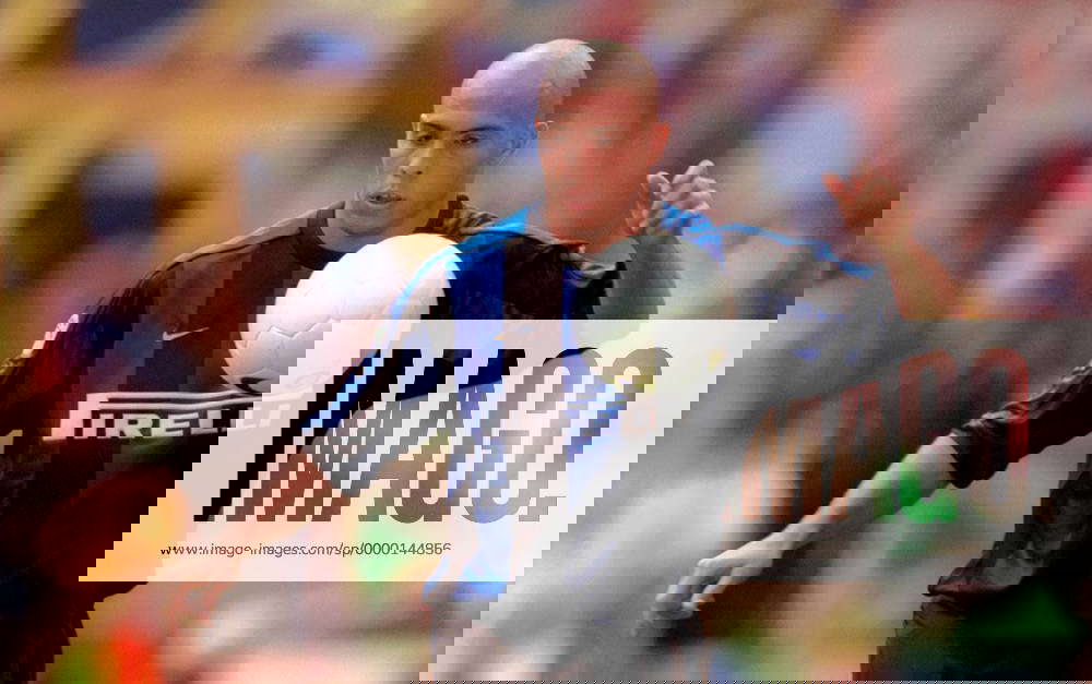 Ronaldo (Inter) am Ball Fußball Herren Seria A 1999 2000, Inter Mailand ...