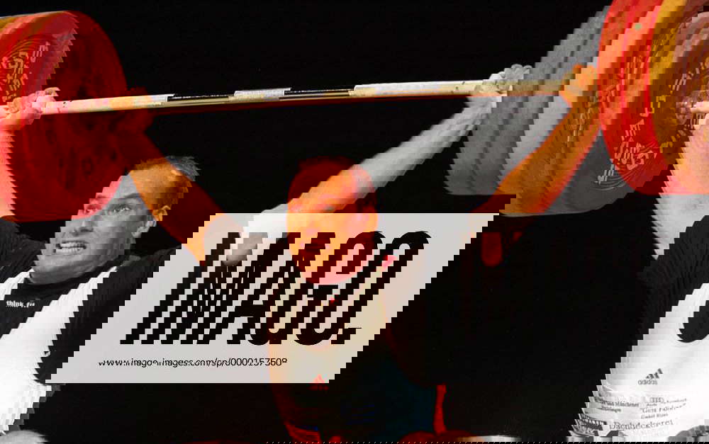 Marc Huster (Riesaer AC) mit der Hantel über dem Kopf Gewichtheben LM ...