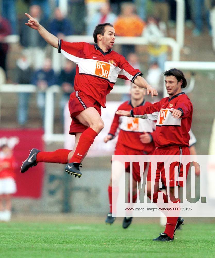 Ivaylo Andonov und Hristo Koilov freuen sich über das 1:0 Fußball ...