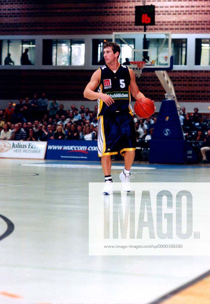 Brad Eppehimer (Braunschweig) am Ball Basketball 1. BL Herren BBL ...
