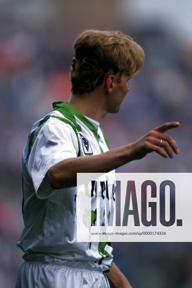 Tiger Stefan Effenberg (Gladbach) gibt Anweisungen Fußball 1. BL Herren ...