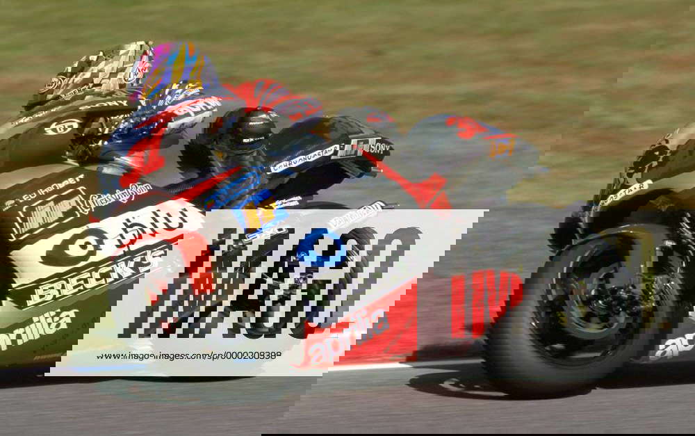 Tetsuya Harada (Japan Aprilia Grand Prix Racing) auf seiner Maschine ...