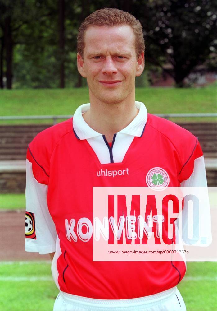 Sven Backhaus (Oberhausen) beim Porträttermin Fußball 2. BL Herren Saison 2000 2001, Rot Wei