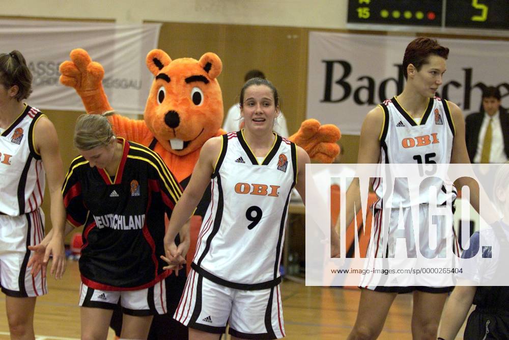 Esther Katona (9) und Heike Roth (15, beide Deutschland) bedanken sich ...