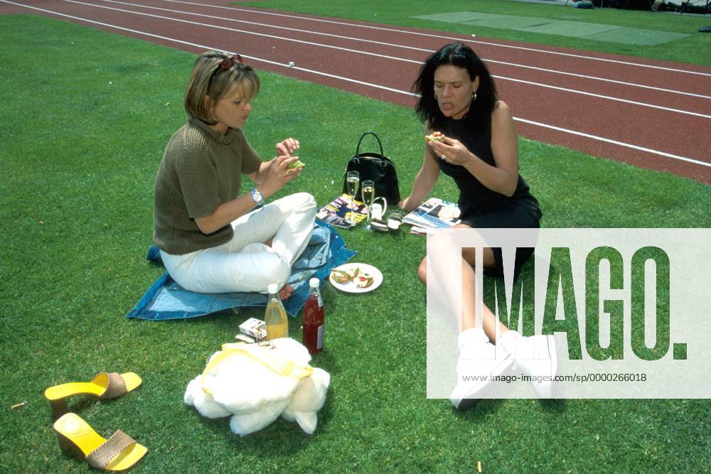 Pia Ziege (li.) - Ehefrau von Christian Ziege (Middlesbrough) beim ...