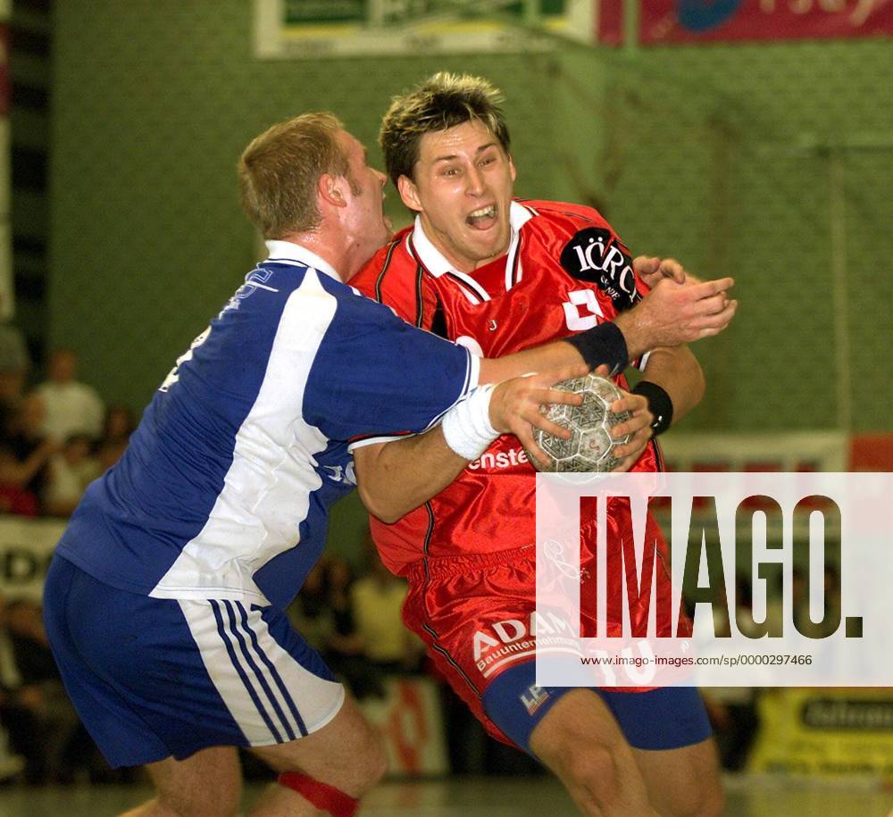 Branko Kokir (Willstätt Schutterwald) am Ball, attackiert von Joachim ...