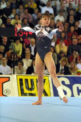 Ekaterina Lobazhniuk (Rußland) - Bodenturnen Turnen Damen World Cup ...