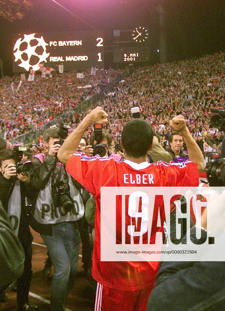 Giovane Elber (Bayern) - Schlußjubel für die Fotografen Fußball EC 1 ...