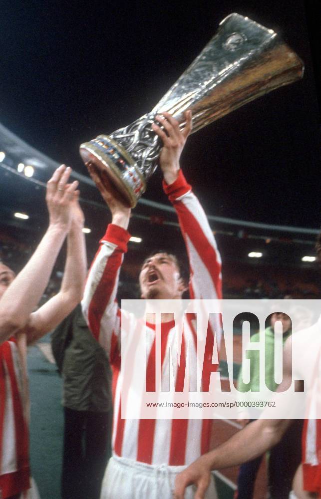 Ewald Lienen jubelt - Gladbach gewinnt den UEFA-Pokal 1978 1979 Fußball ...