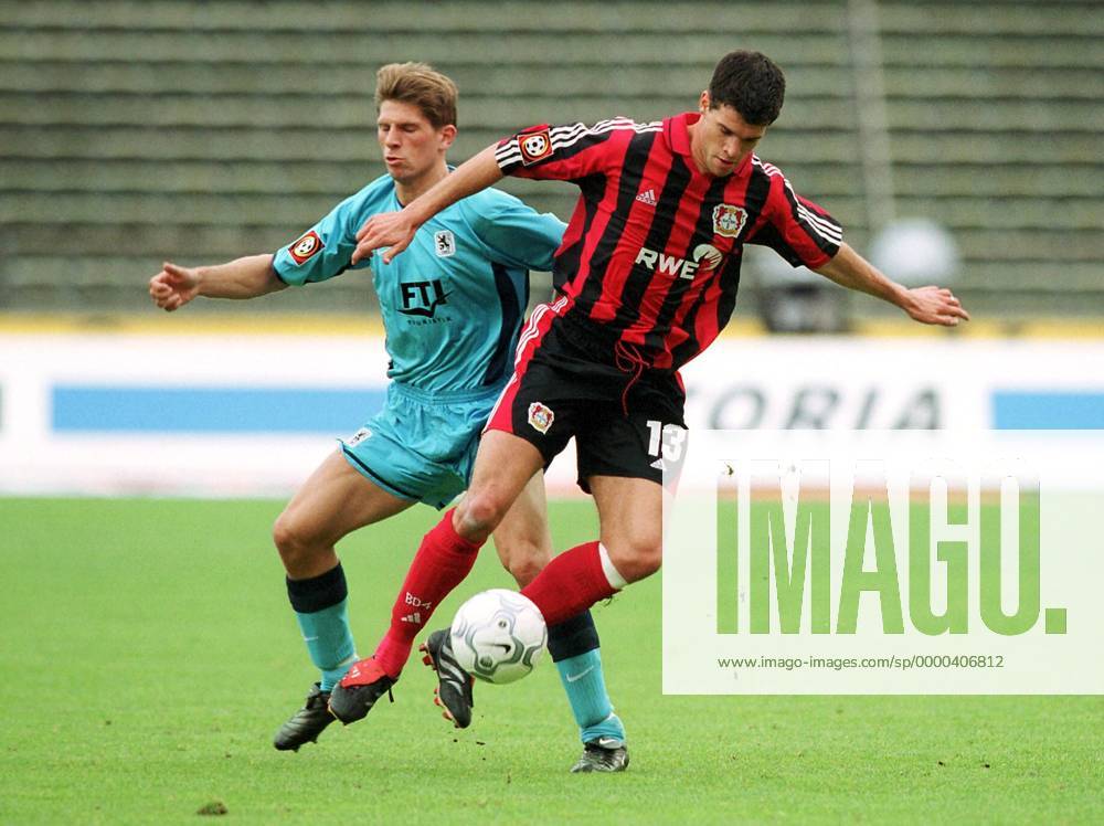 Michael Ballack gegen Markus Pürk Fußball 1. BL Herren Saison 2001 2002 ...