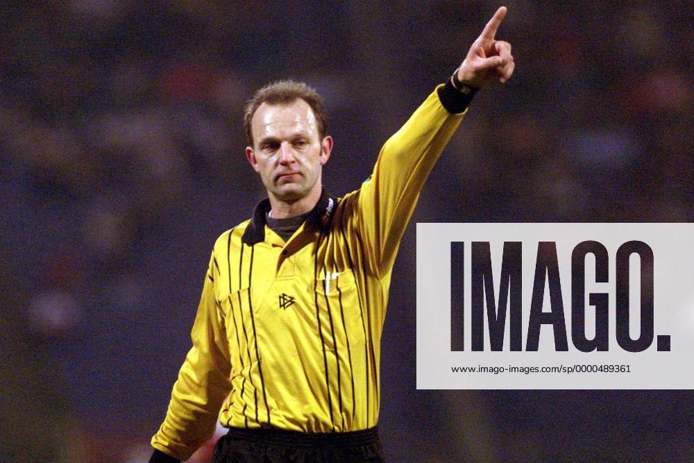 Schiedsrichter Detlef Scheppe (Wenden) Fußball 2. BL Herren Saison 2001 ...