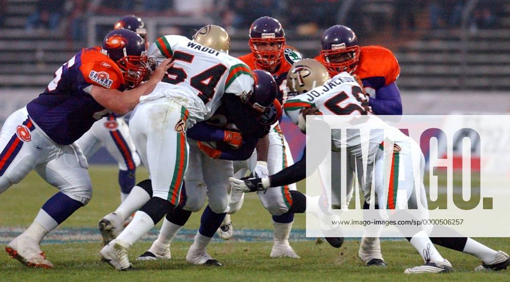 Die Linebacker Jude Waddy (54) und Jonathan Jackson (58, beide Thunder ...
