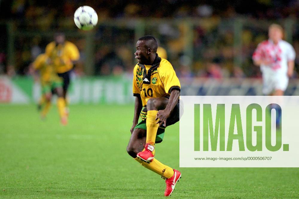 Walter Boyd am Ball Fußball WM Herren Weltmeisterschaft 1998 ...