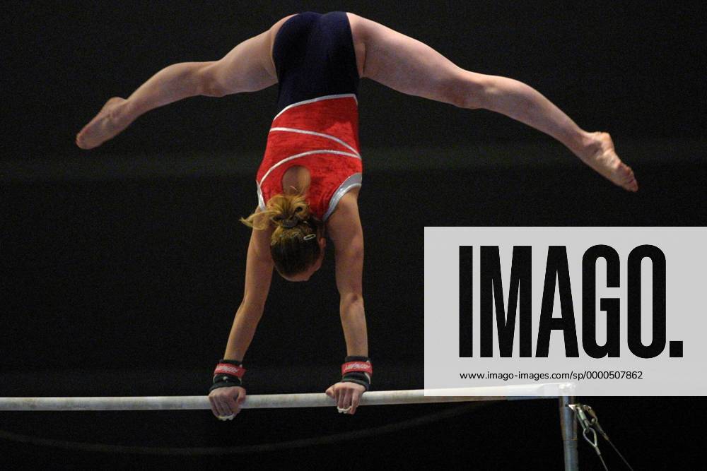 Suzanne Harmes (Niederlande) - Stufenbarren Turnen Damen 26. Turnier ...