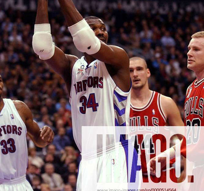 Hakeem Olajuwon (Raptors, li.) Basketball Herren NBA 2001 2002 ...