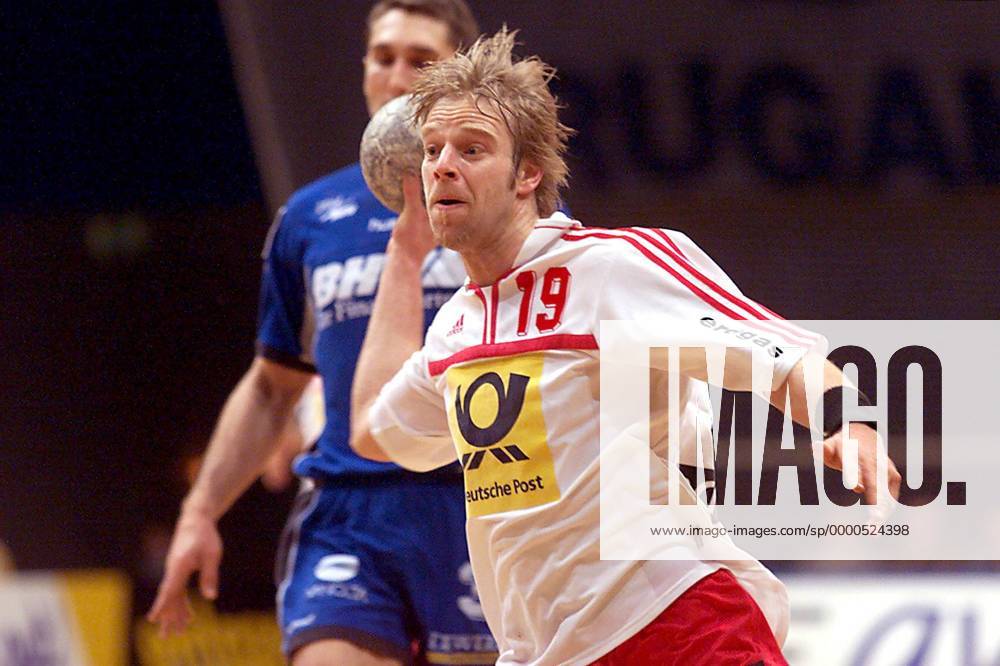 Stephan Krebietke am Ball Handball 1. BL Herren Saison 2000 2001, TUSEM ...