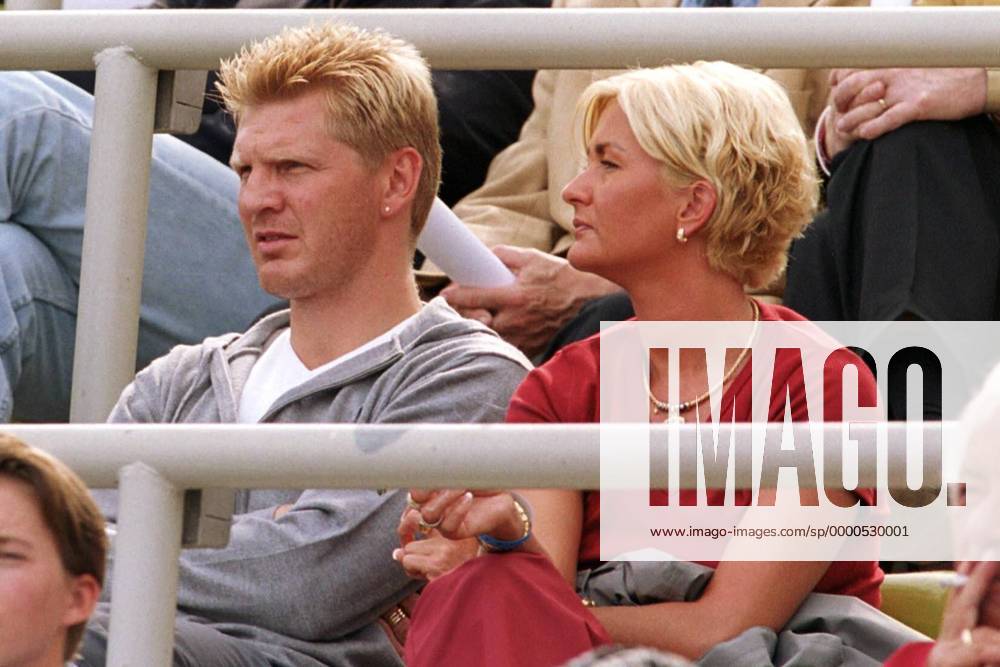 Stefan Effenberg mit seiner Frau Martina auf der Tribüne Fußball 1. BL ...