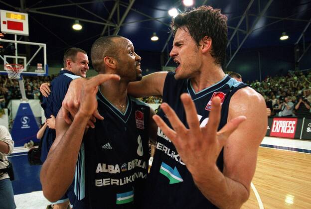 Derrick Phelps und Dejan Koturovic - Siegesjubel Basketball 1. BL ...