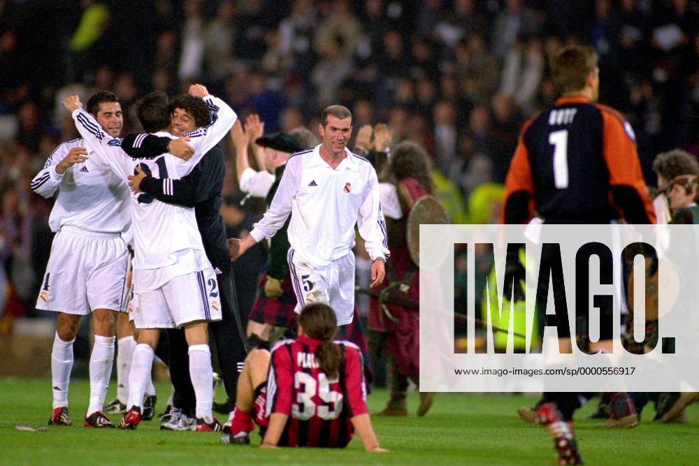 Schlußjubel Real, v.li.: Fernando Hierro, Santiago Solari, Ivan Campo ...