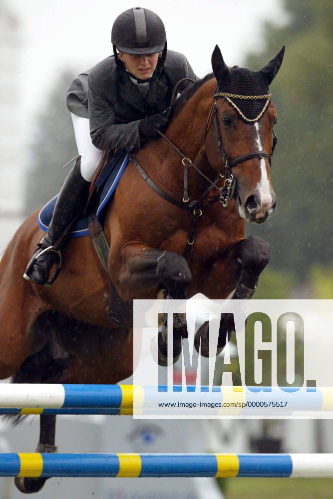 Anna-Maria Benner (Deutschland) auf Questro Pferdesport Damen CSI ...