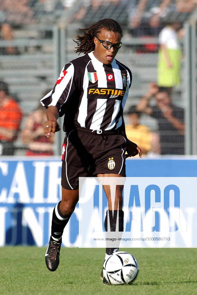 Edgar Davids (Juve) am Ball Fußball Herren Saisonvorbereitung 2002 2003 ...