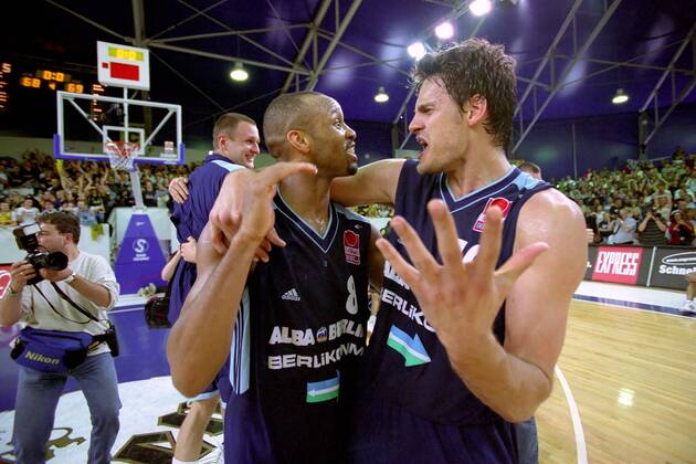 Derrick Phelps und Dejan Koturovic - Siegesjubel Basketball 1. BL ...