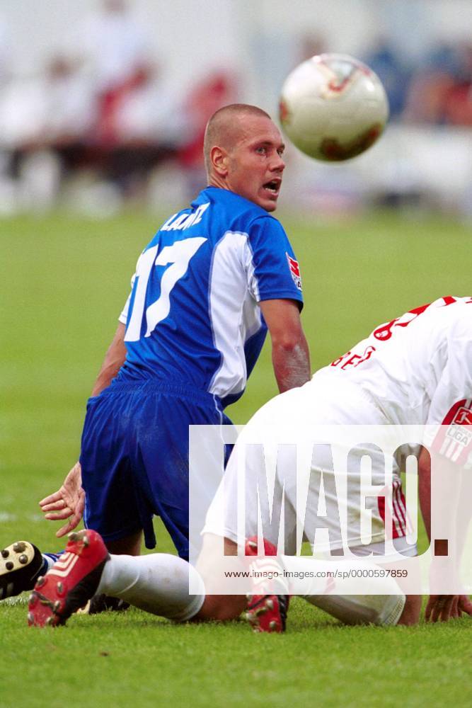 Marcus Lantz (Rostock, li.) - Schulterblick Fußball 1. BL Herren Saison ...